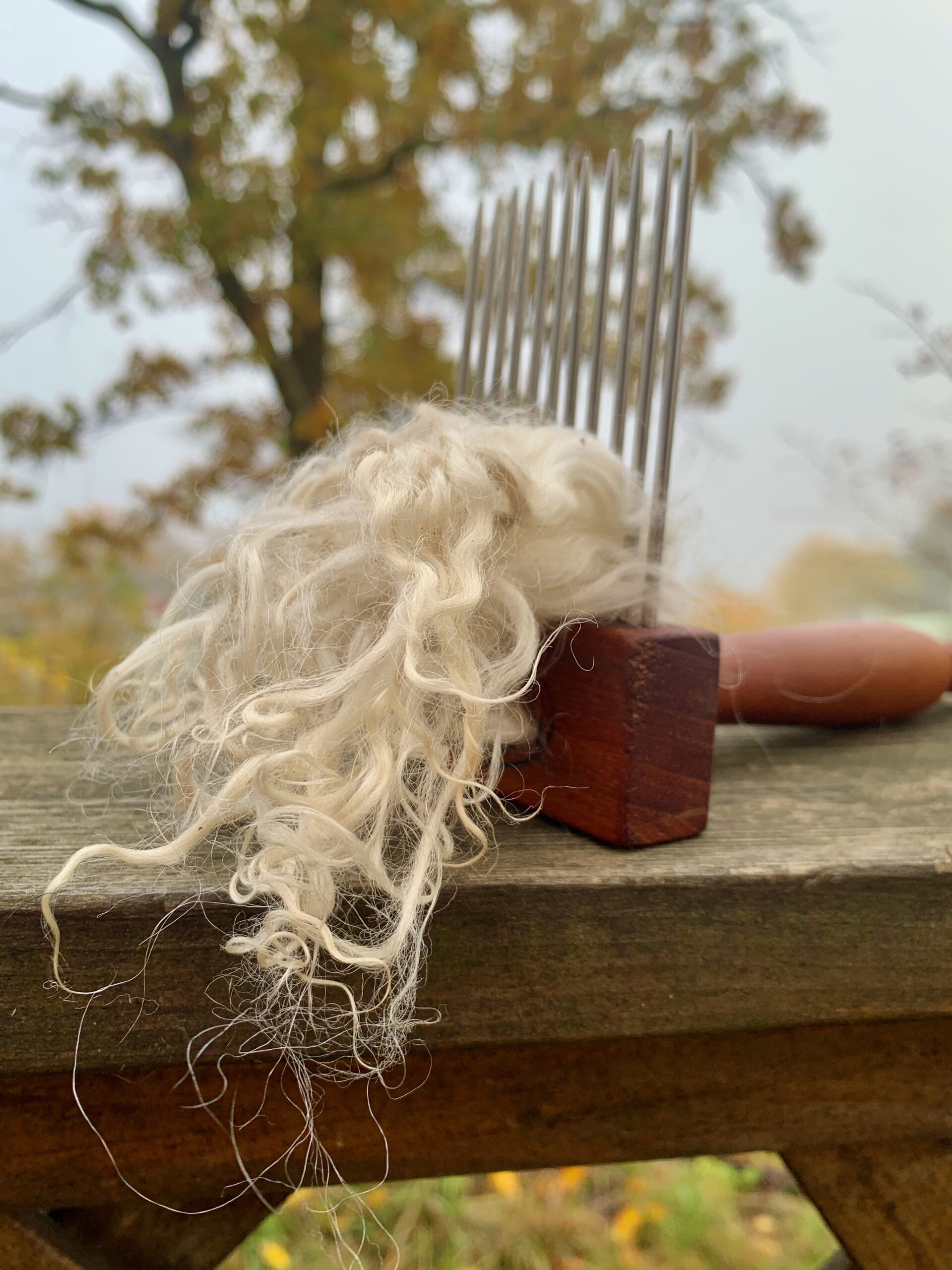 Combing different fiber lengths - Josefin Waltin spinner